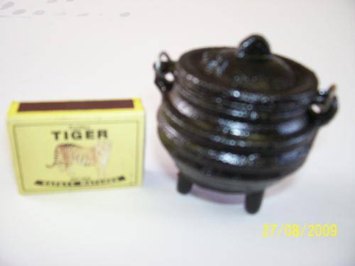Potjie - Braai - CURIO - Cast Iron MINI 3 LEGGED POTS Perfect for ...