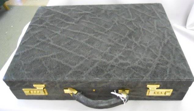 Other Antiques & Collectables - A genuine Elephant hide BRIEFCASE, with ...