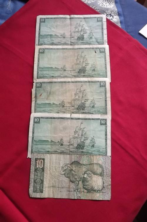 Other South African Bank Notes - Lot of 5 old South African R10 notes ...