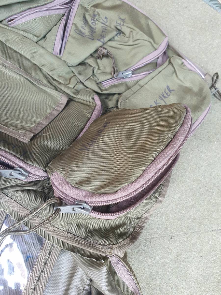 Kit - scare 100% original recce SA SF issue Drs medical bag olive green ...