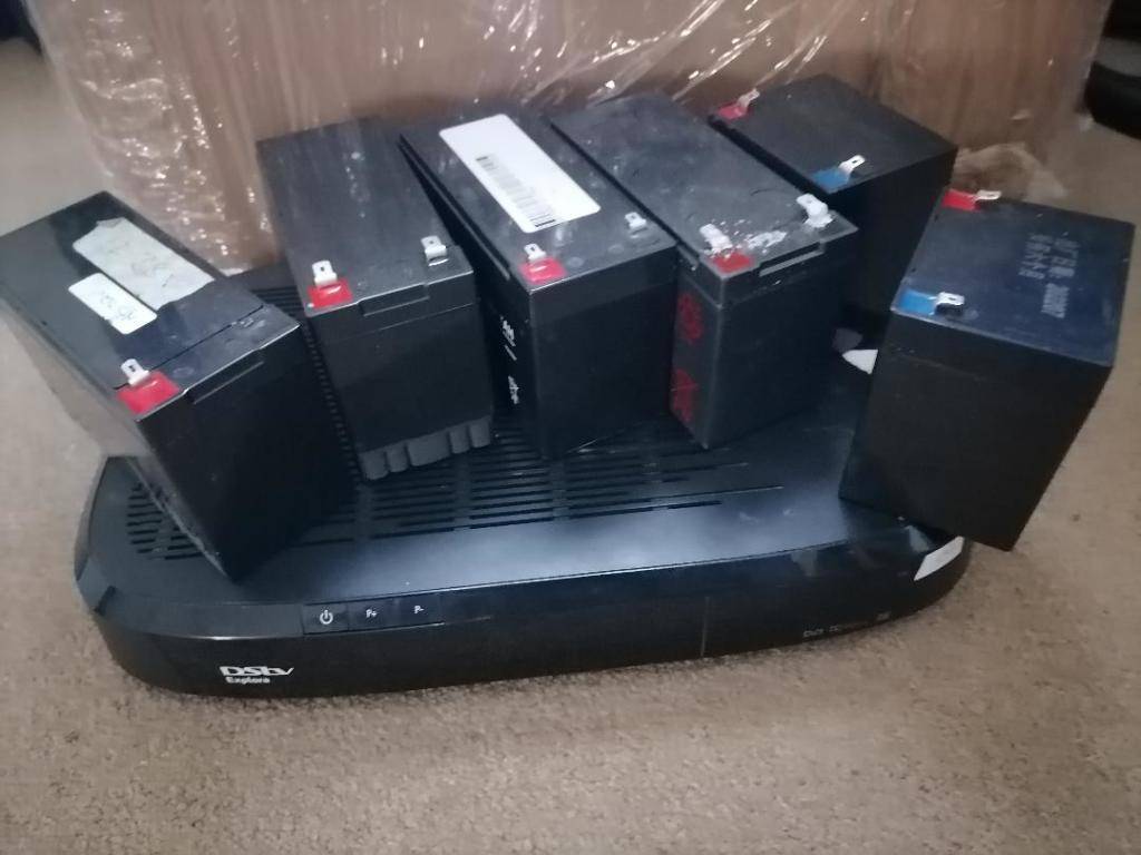 UPS - LIQUIDATION ITEMS, LOT INCL: DSTV EXPLORER WITH 2TB HDD, LOT OF ...