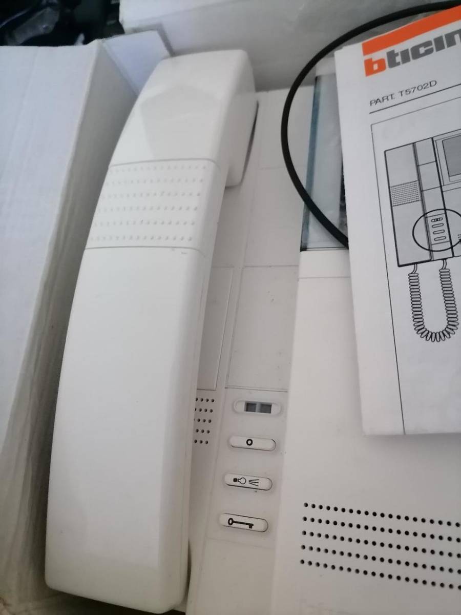 Doorbells & Intercoms - BTICINO 334122 VIDEO PIVOT COLOUR ANALOGUE ...