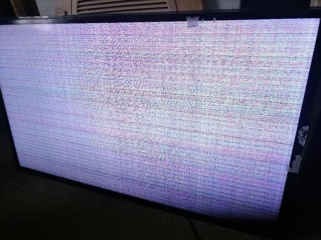 Televisions - SAMSUNG UA40ES6200 LED TV*FLASHING COLOURS ON SCREEN ...