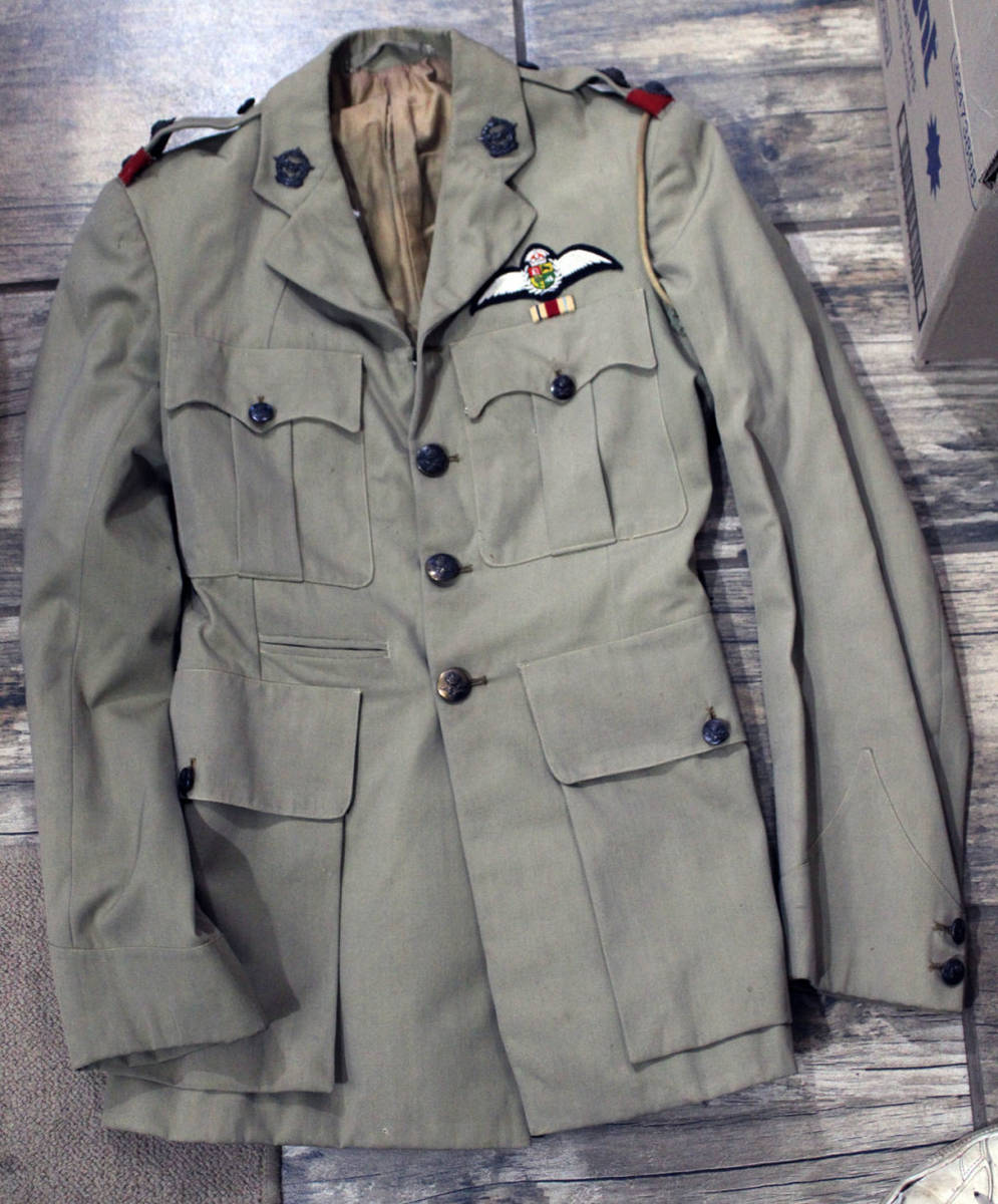 World War 2 - WW2 SAAF pilots medals and tunic was sold for R3,200.00 ...