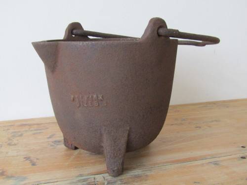 Other Metalware - Vintage large Falkirk cast iron three leg melting pot ...
