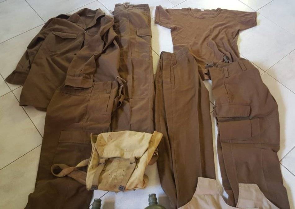 South African Army - Lot of SADF Border War Clothing and Equipment was ...