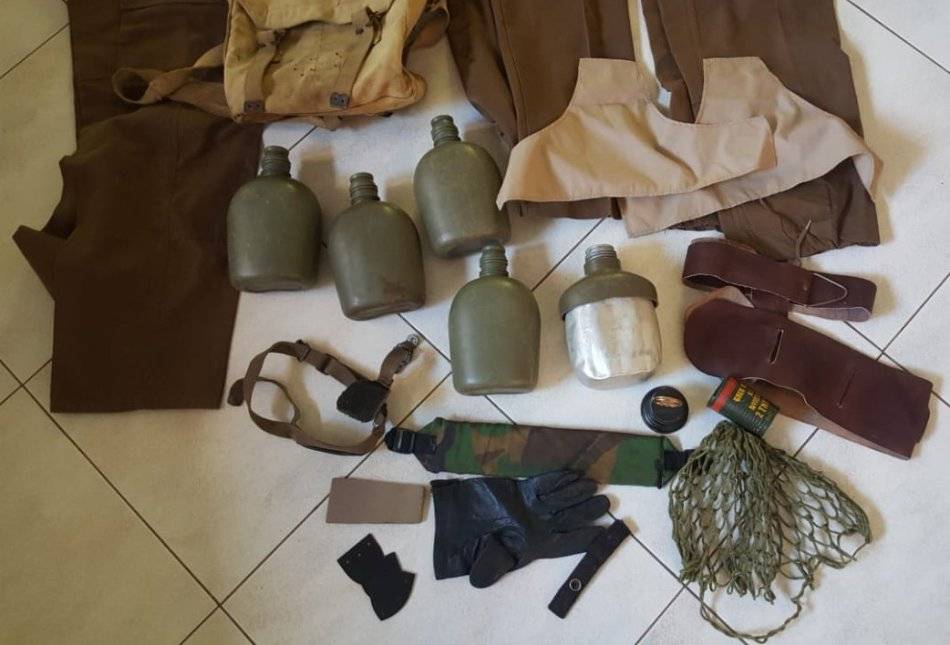 South African Army - Lot of SADF Border War Clothing and Equipment was ...