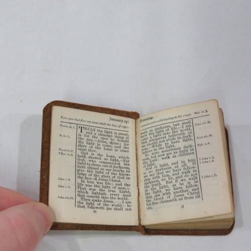 Other Non-Fiction - Lot of pocket size books with leather covers was ...